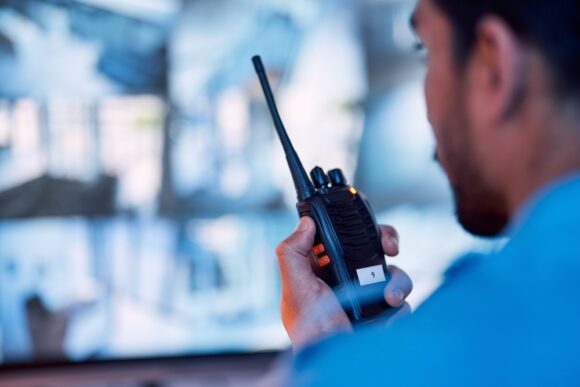 The Top 5 Benefits of Using 2 Way Radios in the Workplace - Collins ...